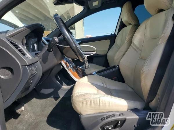 Volvo XC60 2015 in Vilkaviskis, with an engine capacity of 2.00 L and mileage of 318 thousand km for 6200 €, photo 7 on AUTOMOTO.COM.LV