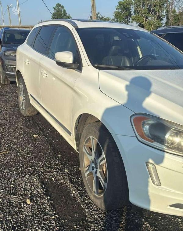 Volvo XC60 2015 in Siauliai, with an engine capacity of 2.95 L and mileage of 182 thousand km for 9500 €, photo 3 on AUTOMOTO.COM.LV