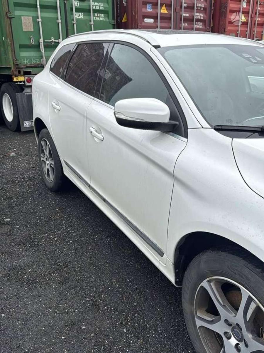 Volvo XC60 2015 Šauļi, ar dzinēja tilpumu 2.95 L un nobraukumu 182 tūkst. km par 9500 €, foto 24 vietnē AUTOMOTO.COM.LV