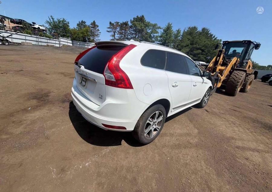 Volvo XC60 2015 Šauļi, ar dzinēja tilpumu 2.95 L un nobraukumu 182 tūkst. km par 9500 €, foto 29 vietnē AUTOMOTO.COM.LV