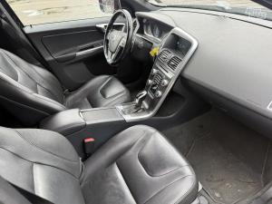 Volvo XC60 2015 Ukmergė, ar dzinēja tilpumu 2.40 L un nobraukumu 330 tūkst. km par 9300 €, foto 9 vietnē AUTOMOTO.COM.LV