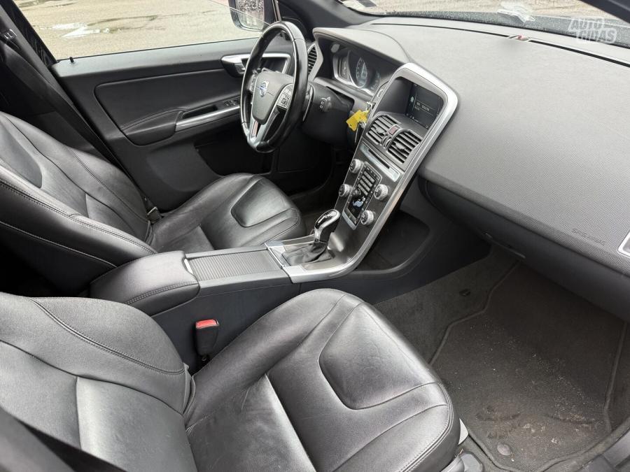 Volvo XC60 2015 Ukmergė, ar dzinēja tilpumu 2.40 L un nobraukumu 330 tūkst. km par 9300 €, foto 9 vietnē AUTOMOTO.COM.LV