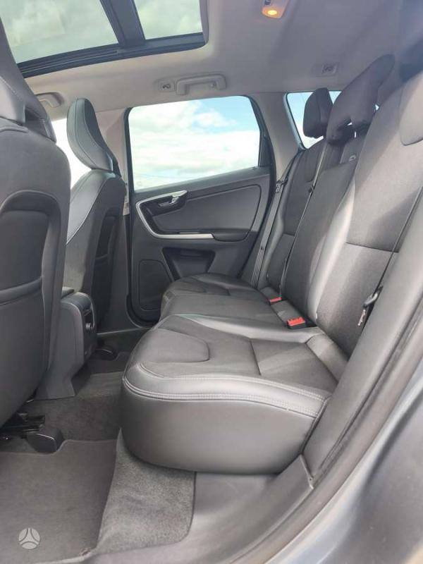 Volvo XC60 2015 in Vilnius, with an engine capacity of 2.40 L and mileage of 244 thousand km for 11850 €, photo 9 on AUTOMOTO.COM.LV