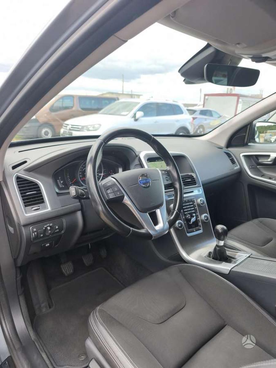 Volvo XC60 2015 Viļņa, ar dzinēja tilpumu 2.40 L un nobraukumu 244 tūkst. km par 11850 €, foto 16 vietnē AUTOMOTO.COM.LV