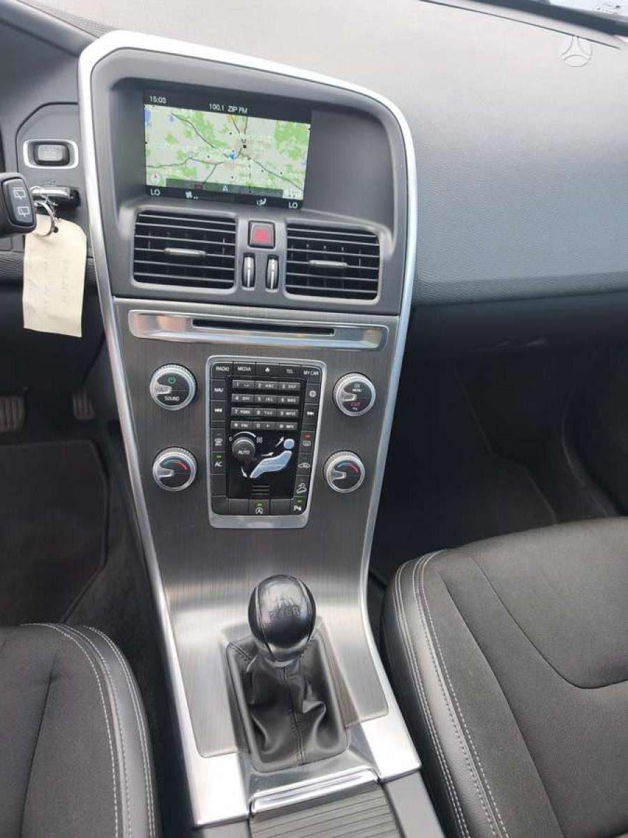 Volvo XC60 2015 Viļņa, ar dzinēja tilpumu 2.40 L un nobraukumu 244 tūkst. km par 11850 €, foto 18 vietnē AUTOMOTO.COM.LV