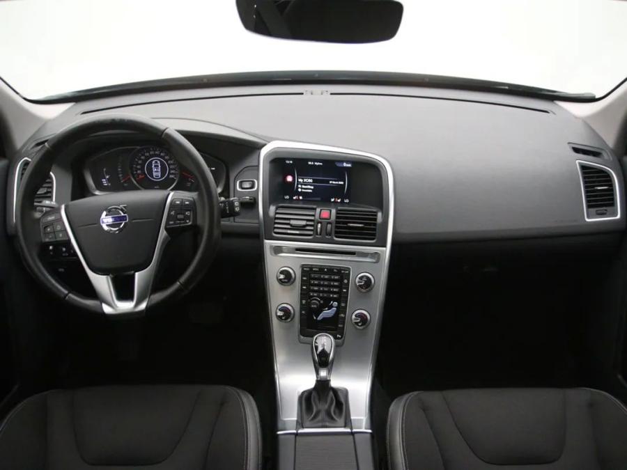 Volvo XC60 2016 in Vilnius, with an engine capacity of 2.00 L and mileage of 132 thousand km for 16999 €, photo 3 on AUTOMOTO.COM.LV