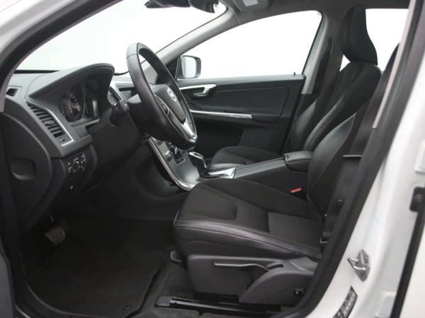 Volvo XC60 2016 in Vilnius, with an engine capacity of 2.00 L and mileage of 132 thousand km for 16999 €, photo 4 on AUTOMOTO.COM.LV