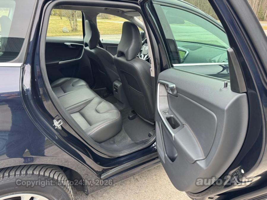 Volvo XC60 2016 Rapla, ar dzinēja tilpumu 2.40 L un nobraukumu 250 tūkst. km par 15900 €, foto 16 vietnē AUTOMOTO.COM.LV