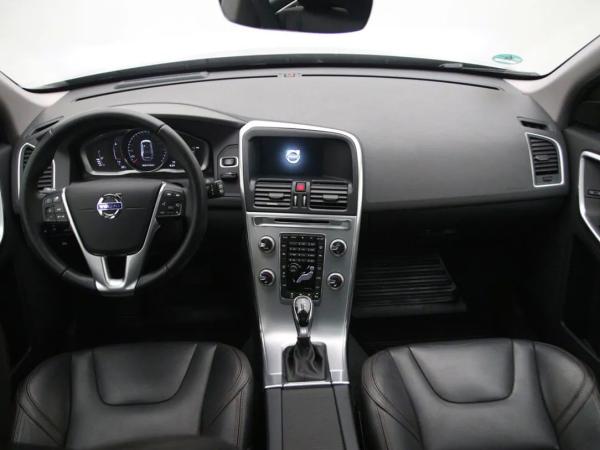 Volvo XC60 2016 in Vilnius, with an engine capacity of 2.00 L and mileage of 220 thousand km for 15599 €, photo 2 on AUTOMOTO.COM.LV