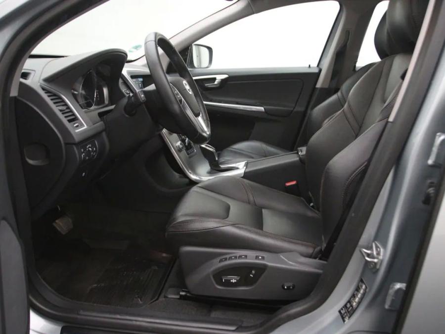 Volvo XC60 2016 in Vilnius, with an engine capacity of 2.00 L and mileage of 220 thousand km for 15599 €, photo 5 on AUTOMOTO.COM.LV