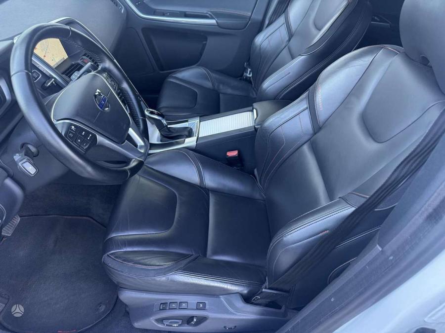 Volvo XC60 2016 Viļņa, ar dzinēja tilpumu 2.40 L un nobraukumu 250 tūkst. km par 14900 €, foto 16 vietnē AUTOMOTO.COM.LV