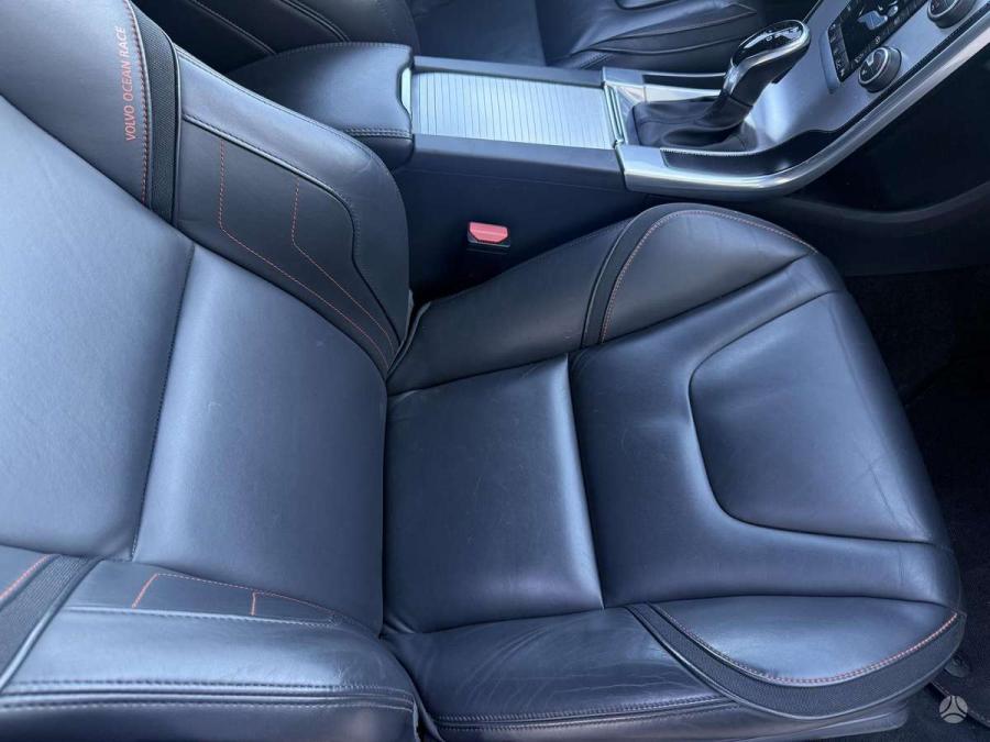 Volvo XC60 2016 Viļņa, ar dzinēja tilpumu 2.40 L un nobraukumu 250 tūkst. km par 14900 €, foto 17 vietnē AUTOMOTO.COM.LV