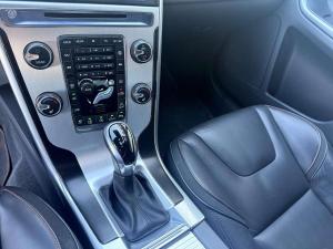 Volvo XC60 2016 Viļņa, ar dzinēja tilpumu 2.40 L un nobraukumu 250 tūkst. km par 14900 €, foto 21 vietnē AUTOMOTO.COM.LV