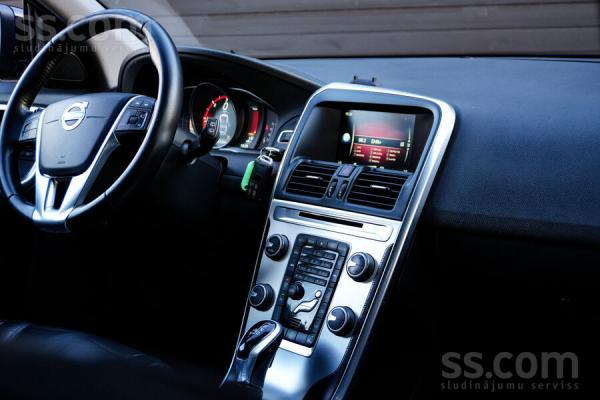 Volvo XC60 2016 Rīga, ar dzinēja tilpumu 2.00 L un nobraukumu 0 tūkst. km par 13490 €, foto 5 vietnē AUTOMOTO.COM.LV