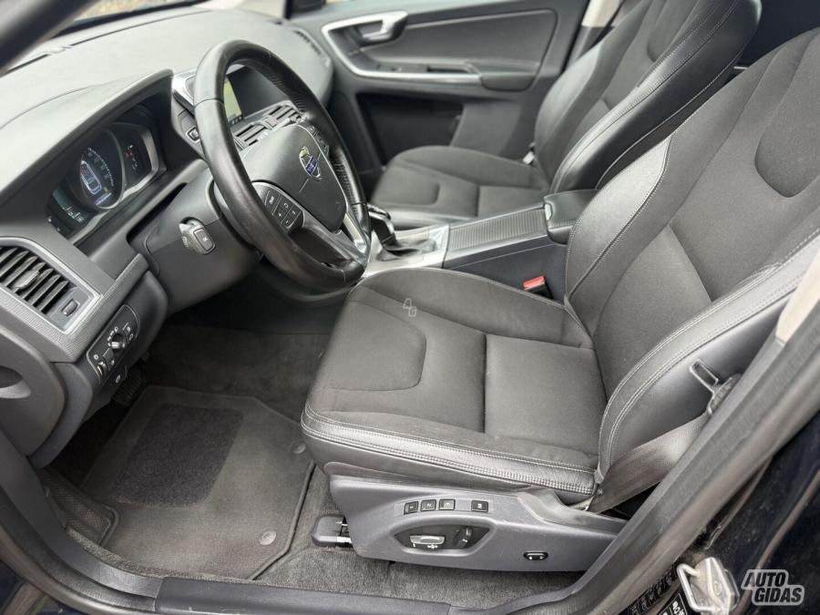 Volvo XC60 2016 in Utena, with an engine capacity of 2.00 L and mileage of 320 thousand km for 10600 €, photo 8 on AUTOMOTO.COM.LV