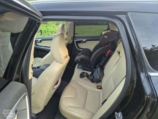 Volvo XC60 2016 in Gargzdai, with an engine capacity of 2.00 L and mileage of 298 thousand km for 12000 €, photo 11 on AUTOMOTO.COM.LV