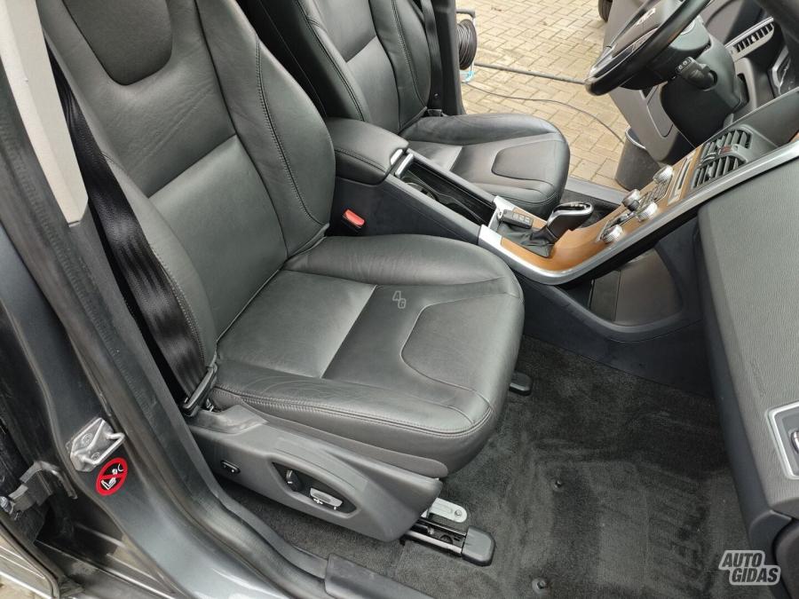 Volvo XC60 2017 Viļņa, ar dzinēja tilpumu 2.00 L un nobraukumu 120 tūkst. km par 12000 €, foto 16 vietnē AUTOMOTO.COM.LV