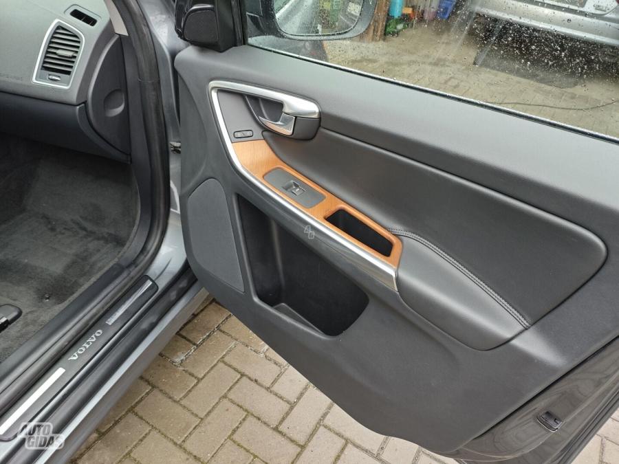 Volvo XC60 2017 Viļņa, ar dzinēja tilpumu 2.00 L un nobraukumu 120 tūkst. km par 12000 €, foto 17 vietnē AUTOMOTO.COM.LV