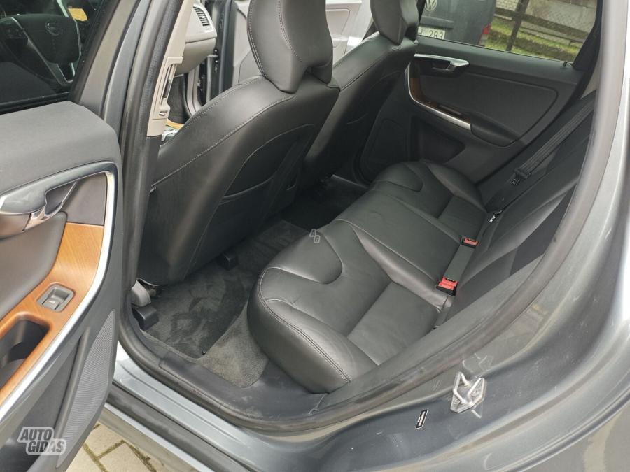 Volvo XC60 2017 Viļņa, ar dzinēja tilpumu 2.00 L un nobraukumu 120 tūkst. km par 12000 €, foto 19 vietnē AUTOMOTO.COM.LV