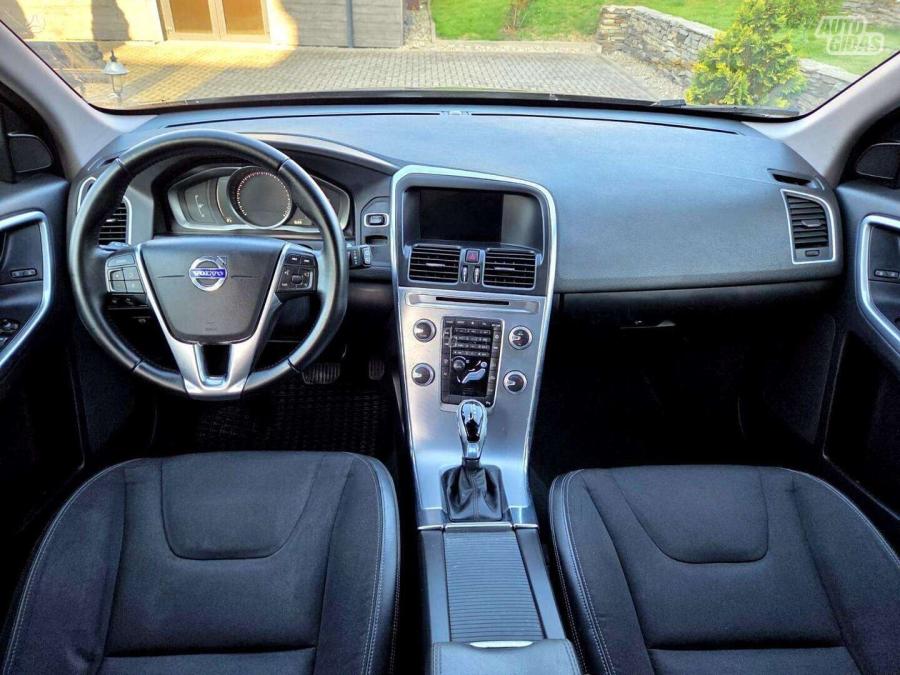 Volvo XC60 2017 in Vilnius, with an engine capacity of 2.00 L and mileage of 259 thousand km for 11999 €, photo 17 on AUTOMOTO.COM.LV