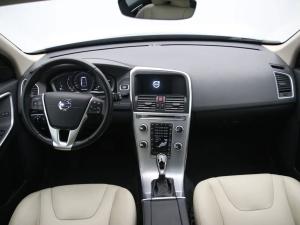 Volvo XC60 2017 in Vilnius, with an engine capacity of 2.00 L and mileage of 190 thousand km for 17799 €, photo 3 on AUTOMOTO.COM.LV