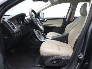 Volvo XC60 2017 in Vilnius, with an engine capacity of 2.00 L and mileage of 190 thousand km for 17799 €, photo 5 on AUTOMOTO.COM.LV