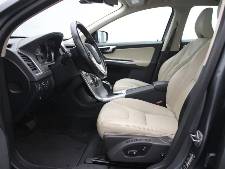 Volvo XC60 2017 in Vilnius, with an engine capacity of 2.00 L and mileage of 190 thousand km for 17799 €, photo 5 on AUTOMOTO.COM.LV