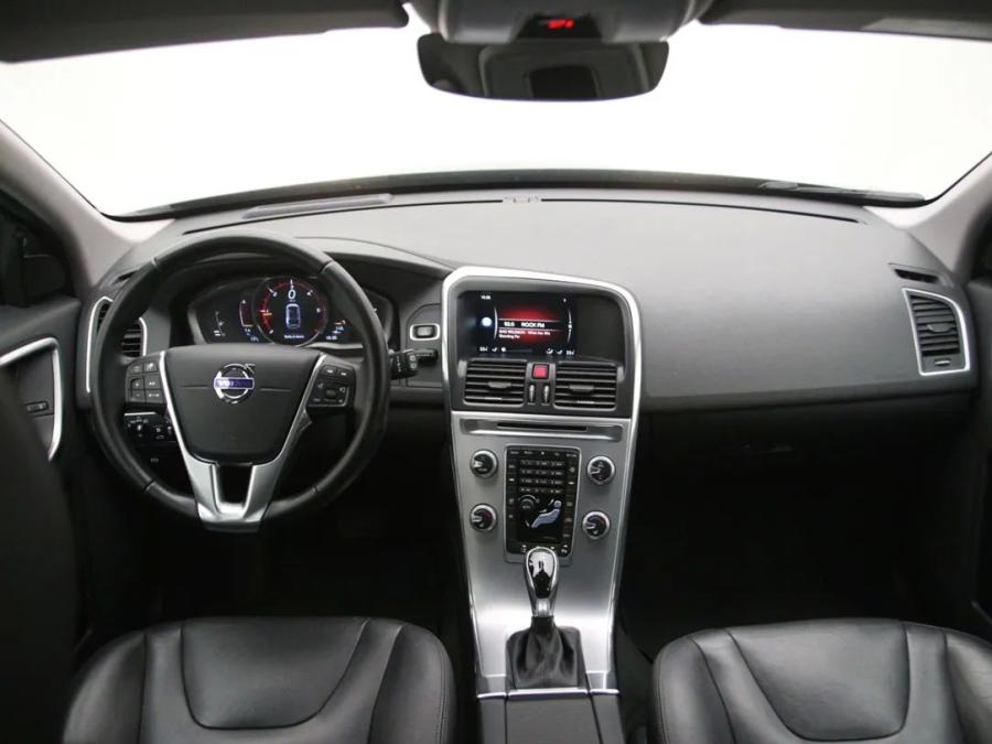 Volvo XC60 2017 in Vilnius, with an engine capacity of 2.00 L and mileage of 207 thousand km for 16899 €, photo 3 on AUTOMOTO.COM.LV