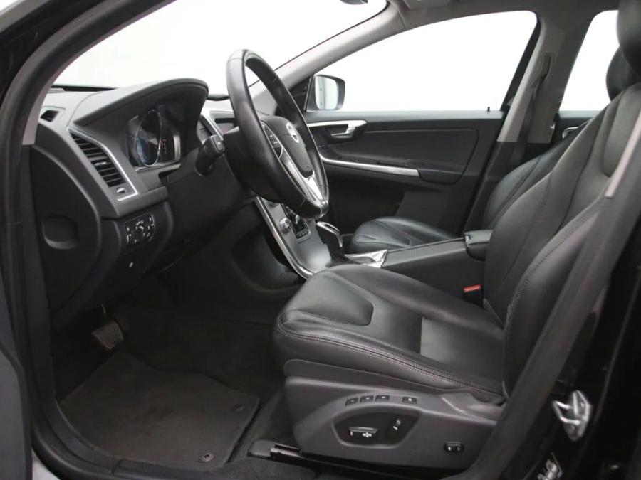 Volvo XC60 2017 in Vilnius, with an engine capacity of 2.00 L and mileage of 207 thousand km for 16899 €, photo 5 on AUTOMOTO.COM.LV
