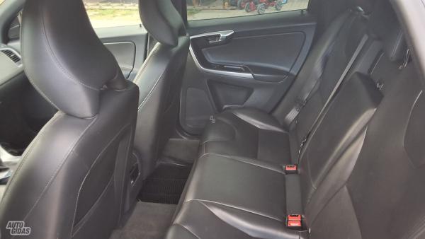 Volvo XC60 2017 in Taurage, with an engine capacity of 2.00 L and mileage of 141 thousand km for 11000 €, photo 4 on AUTOMOTO.COM.LV