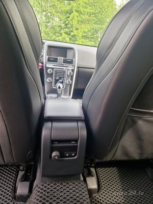 Volvo XC60 2017 in Tallinn, with an engine capacity of 2.40 L and mileage of 200 thousand km for 16499 €, photo 13 on AUTOMOTO.COM.LV