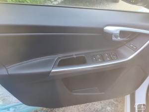 Volvo XC60 2017 in Kaunas, with an engine capacity of 2.00 L and mileage of 266 thousand km for 12500 €, photo 8 on AUTOMOTO.COM.LV