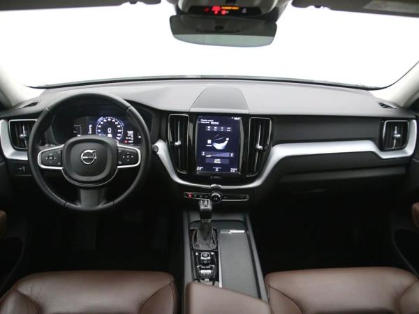 Volvo XC60 2018 in Vilnius, with an engine capacity of 2.00 L and mileage of 182 thousand km for 23199 €, photo 2 on AUTOMOTO.COM.LV