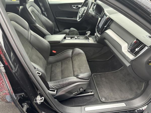 Volvo XC60 2018 in Vilnius, with an engine capacity of 2.00 L and mileage of 199 thousand km for 22450 €, photo 4 on AUTOMOTO.COM.LV