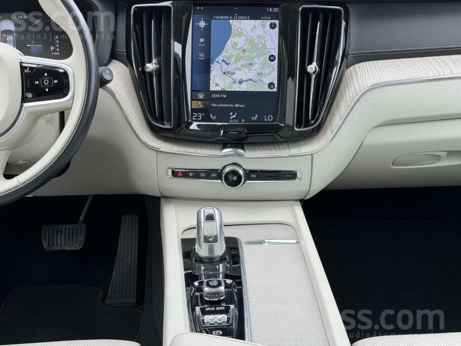 Volvo XC60 2018 in Riga, with an engine capacity of 2.00 L and mileage of 176 thousand km for 24500 €, photo 9 on AUTOMOTO.COM.LV