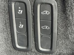 Volvo XC60 2018 in Riga, with an engine capacity of 2.00 L and mileage of 176 thousand km for 24500 €, photo 20 on AUTOMOTO.COM.LV