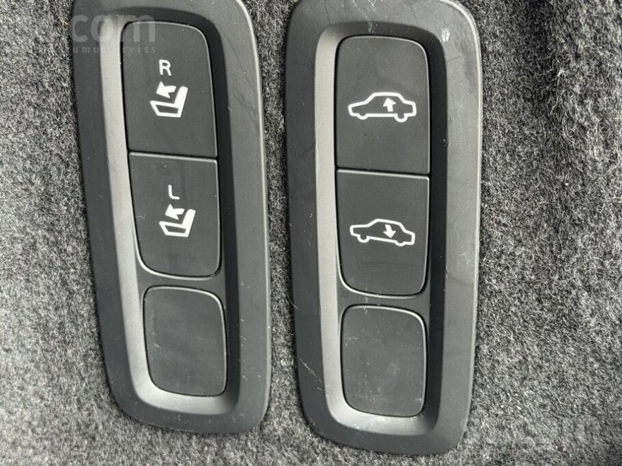 Volvo XC60 2018 in Riga, with an engine capacity of 2.00 L and mileage of 176 thousand km for 24500 €, photo 20 on AUTOMOTO.COM.LV