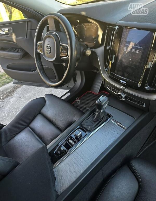 Volvo XC60 2018 in Silute, with an engine capacity of 2.00 L and mileage of 325 thousand km for 22200 €, photo 5 on AUTOMOTO.COM.LV