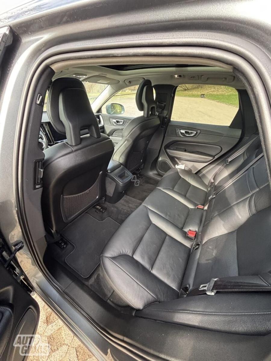 Volvo XC60 2018 in Vilnius, with an engine capacity of 2.00 L and mileage of 224 thousand km for 17350 €, photo 10 on AUTOMOTO.COM.LV
