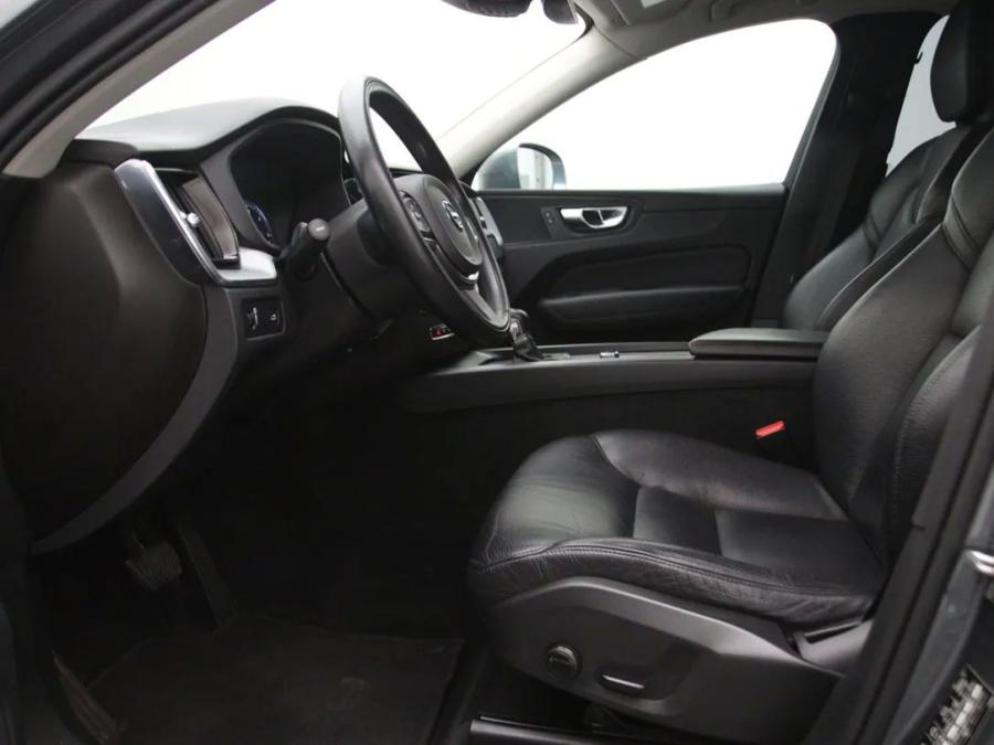 Volvo XC60 2021 in Vilnius, with an engine capacity of 2.00 L and mileage of 220 thousand km for 22699 €, photo 5 on AUTOMOTO.COM.LV