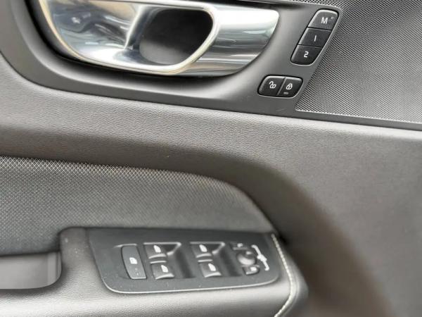 Volvo XC60 2021 Rīga, ar dzinēja tilpumu 2.00 L un nobraukumu 202 tūkst. km par 22000 €, foto 9 vietnē AUTOMOTO.COM.LV