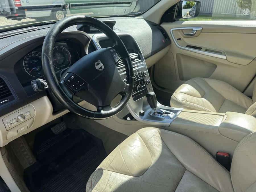Zaļš Volvo XC60 2008 Telšiai, ar dzinēja tilpumu 2.40 L un nobraukumu 379 tūkst. km par 3700 €, foto 14 vietnē AUTOMOTO.COM.LV