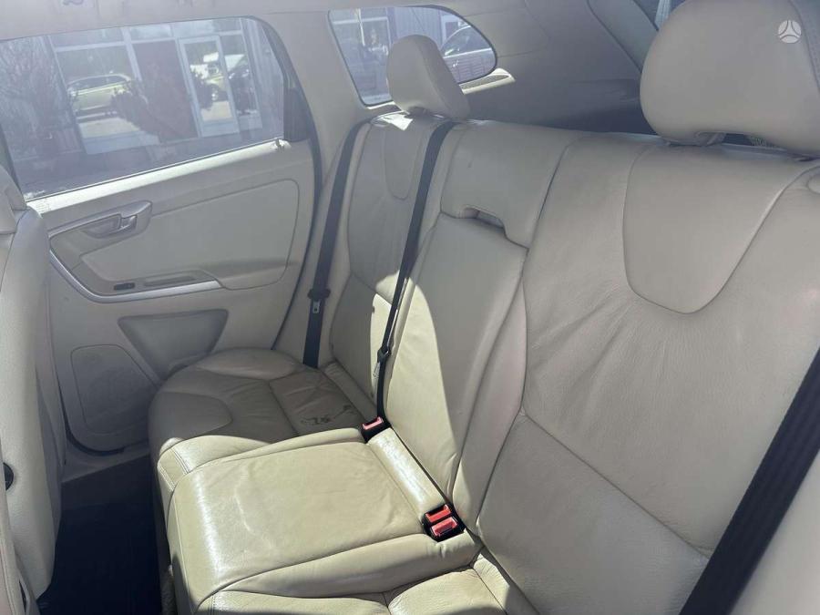 Zaļš Volvo XC60 2008 Telšiai, ar dzinēja tilpumu 2.40 L un nobraukumu 379 tūkst. km par 3700 €, foto 17 vietnē AUTOMOTO.COM.LV