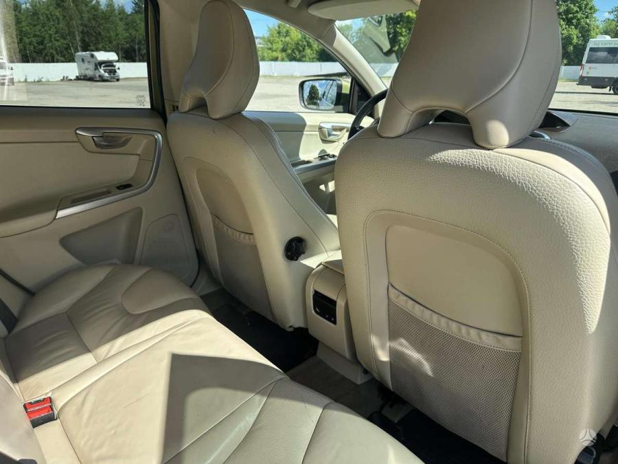 Zaļš Volvo XC60 2008 Telšiai, ar dzinēja tilpumu 2.40 L un nobraukumu 379 tūkst. km par 3700 €, foto 18 vietnē AUTOMOTO.COM.LV