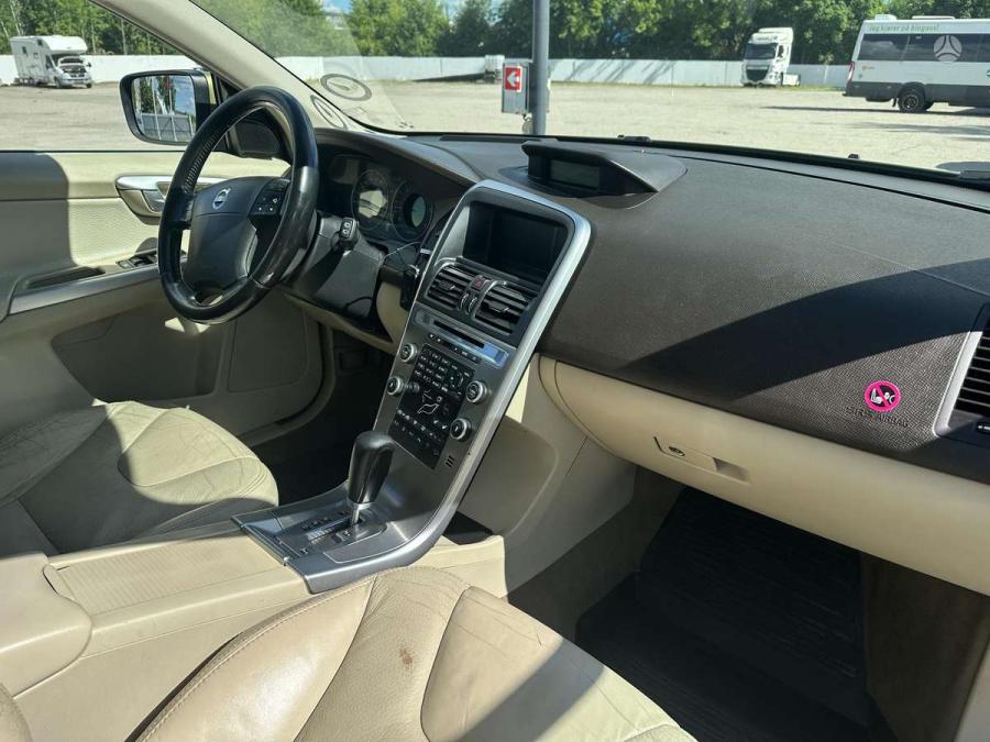 Zaļš Volvo XC60 2008 Telšiai, ar dzinēja tilpumu 2.40 L un nobraukumu 379 tūkst. km par 3700 €, foto 20 vietnē AUTOMOTO.COM.LV