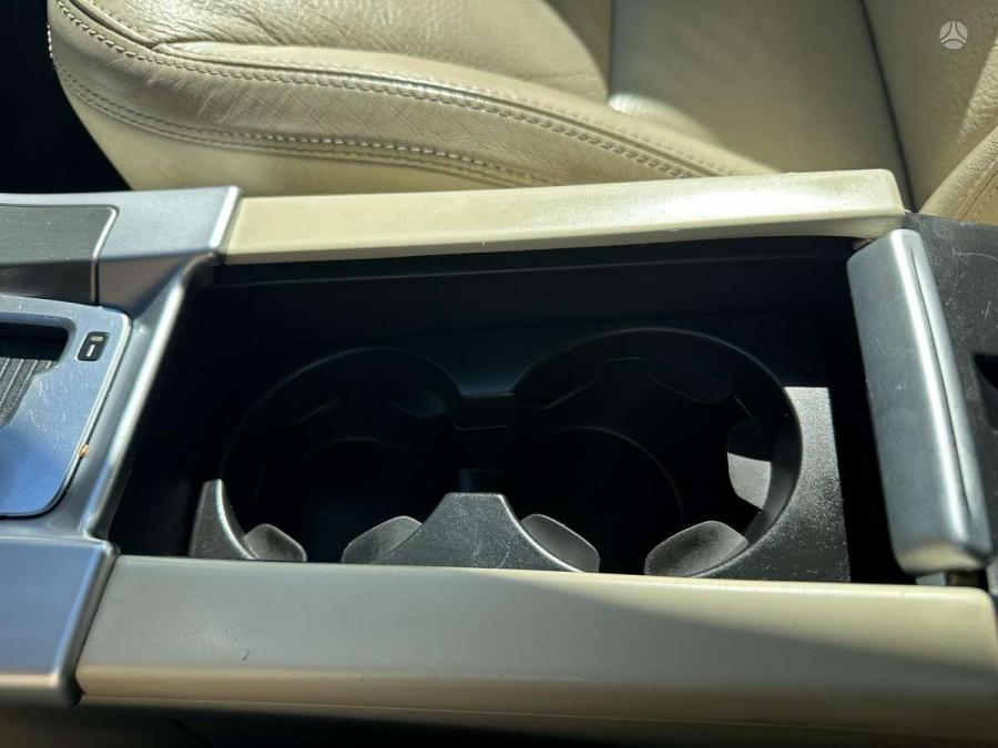 Zaļš Volvo XC60 2008 Telšiai, ar dzinēja tilpumu 2.40 L un nobraukumu 379 tūkst. km par 3700 €, foto 24 vietnē AUTOMOTO.COM.LV