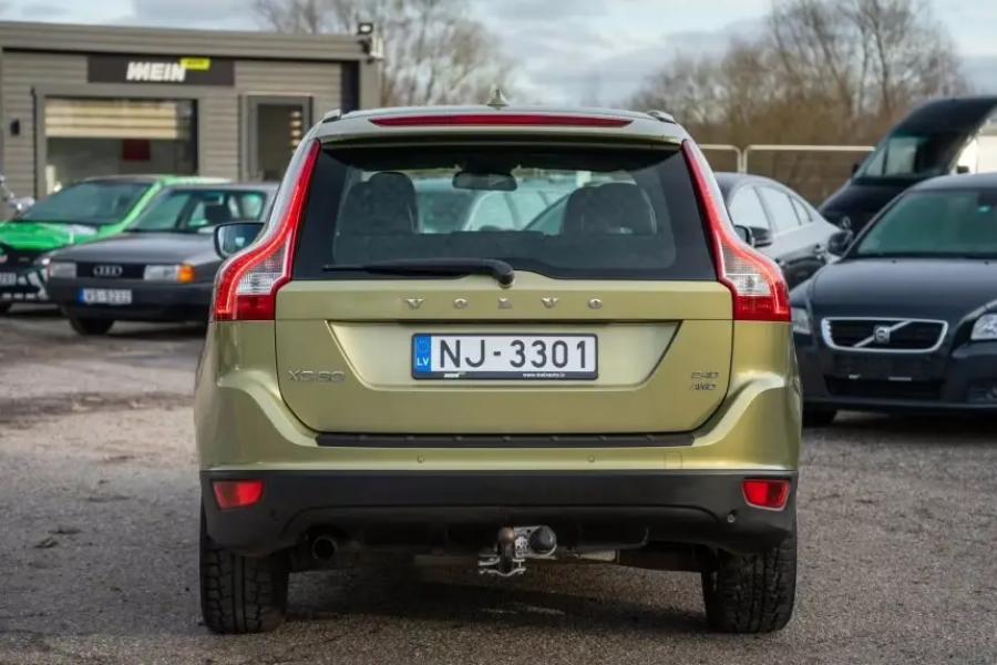 Green Volvo XC60 2008 in Liepaja, with an engine capacity of 2.40 L and mileage of 321 thousand km for 8500 €, photo 4 on AUTOMOTO.COM.LV