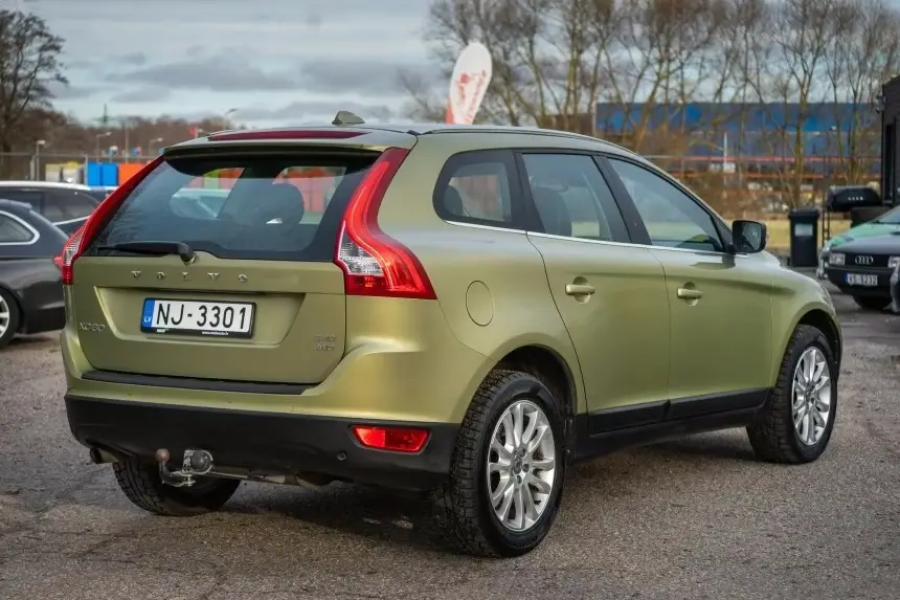 Green Volvo XC60 2008 in Liepaja, with an engine capacity of 2.40 L and mileage of 321 thousand km for 8500 €, photo 5 on AUTOMOTO.COM.LV