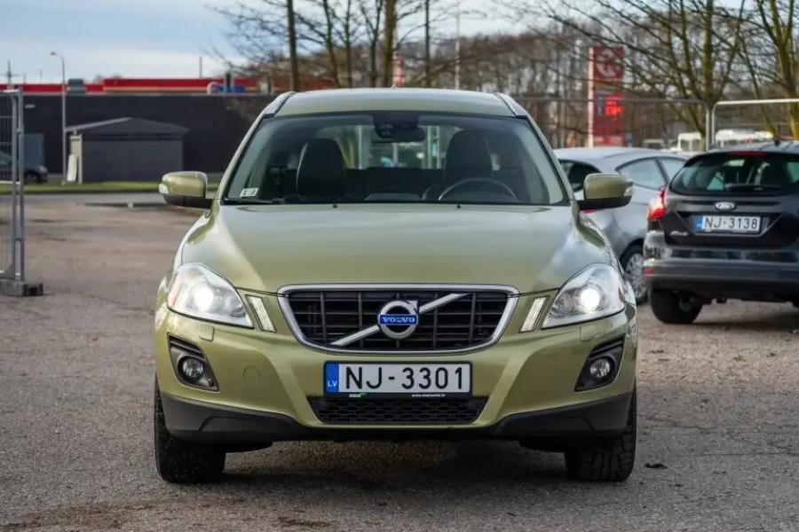 Green Volvo XC60 2008 in Liepaja, with an engine capacity of 2.40 L and mileage of 321 thousand km for 8500 €, photo 7 on AUTOMOTO.COM.LV