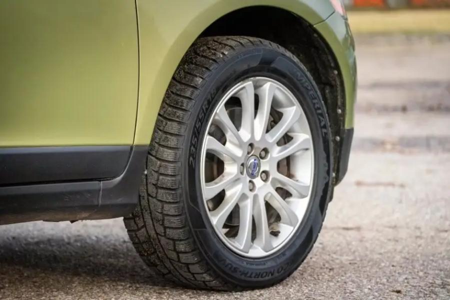 Green Volvo XC60 2008 in Liepaja, with an engine capacity of 2.40 L and mileage of 321 thousand km for 8500 €, photo 9 on AUTOMOTO.COM.LV